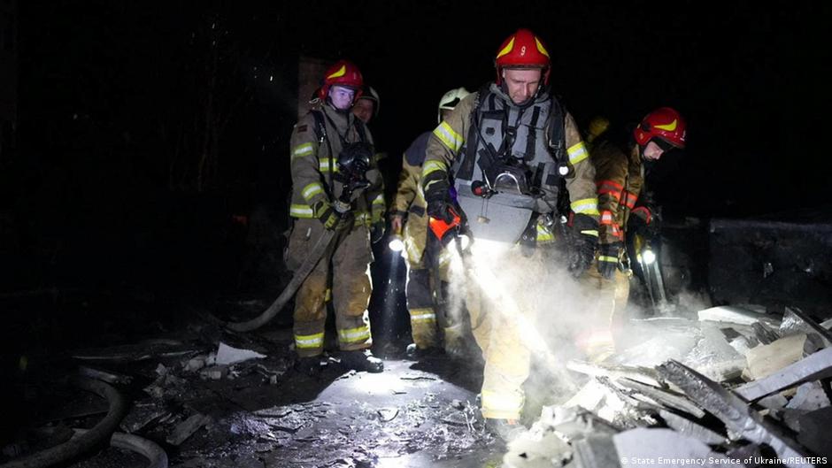 Атака дронов на Киев и другие события 398-го дня войны – DW – 28.03.2023