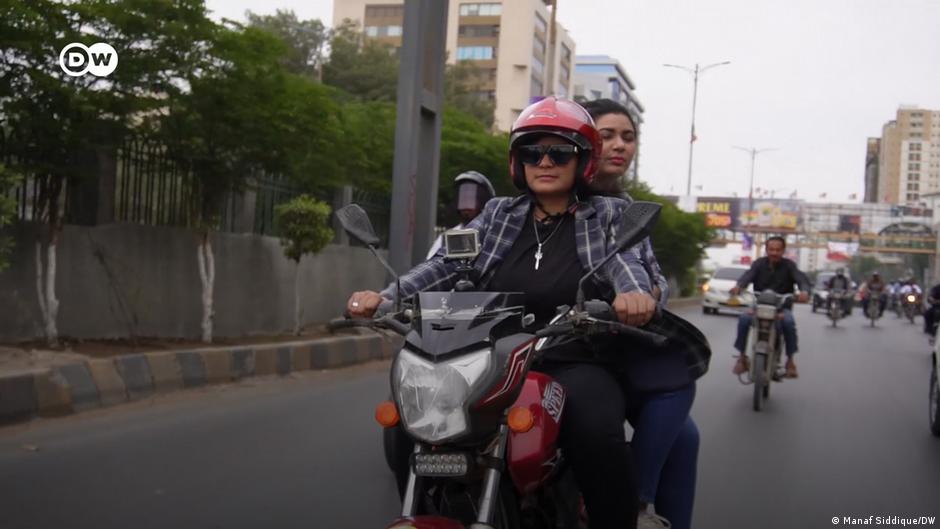 Pakistan's female motorcycle riders defy gender stereotypes – DW – 03 ...