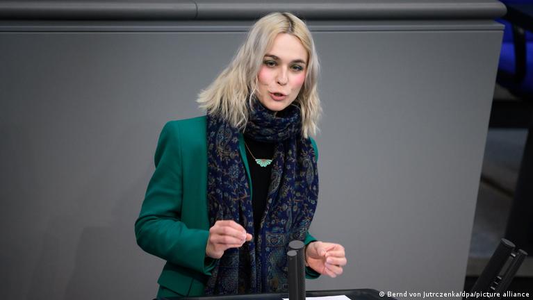 Nike Slavik: Transrodne osobe kao sav normalan svijet – DW – 31.03.2023