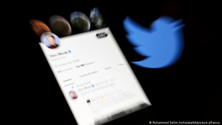 Twitter reveals code showing why tweets pop-up – DW – 04/01/2023
