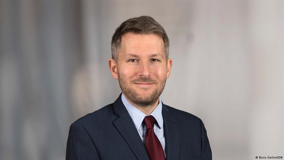 Thomas Sparrow – DW