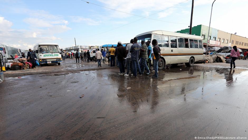 Controversy surrounds Zambia's divided highway project – DW – 04/04/2023