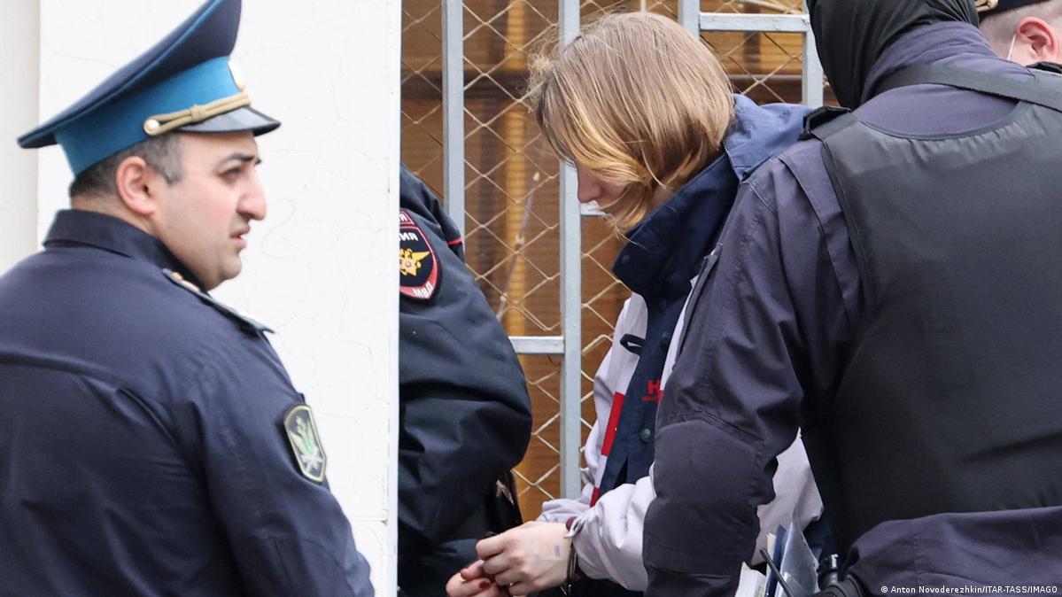 Russia sentences woman to 27 years for war blogger's death – DW – 01/25 ...