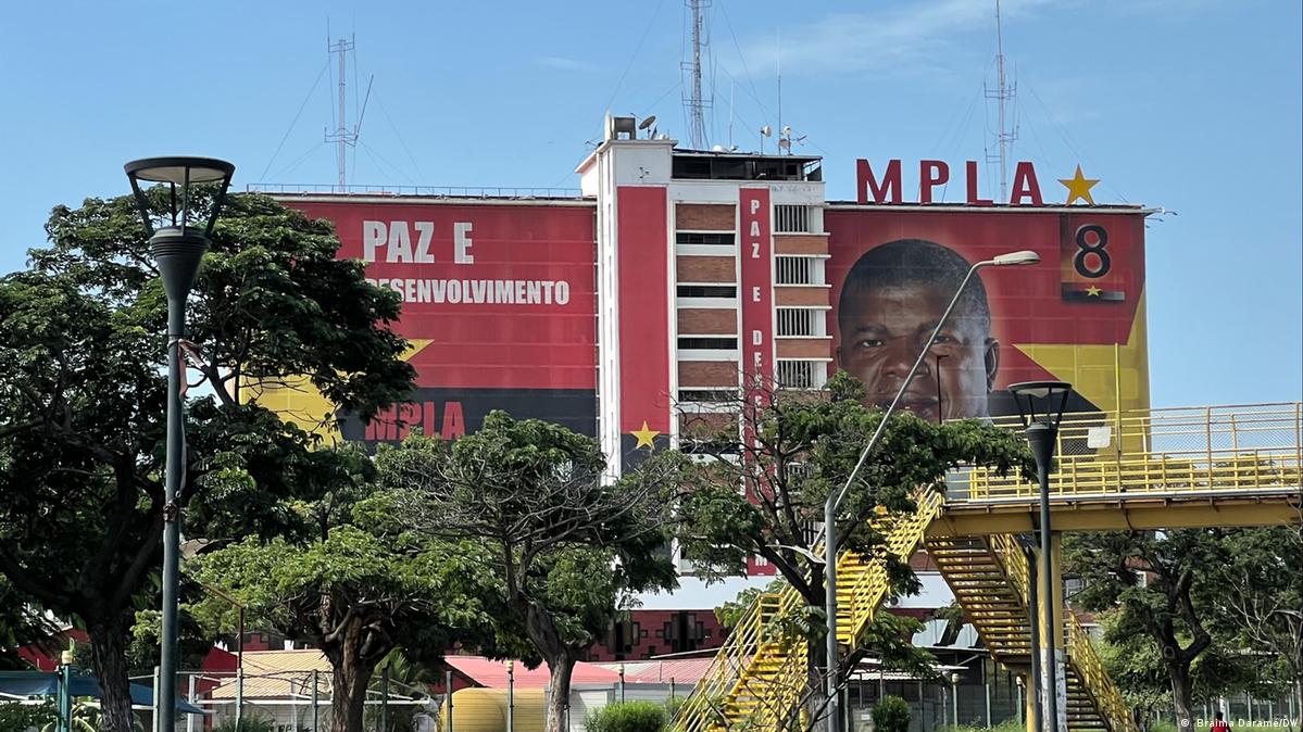 MPLA diz-se consciente sobre problemas da juventude angolana – DW – 14 ...