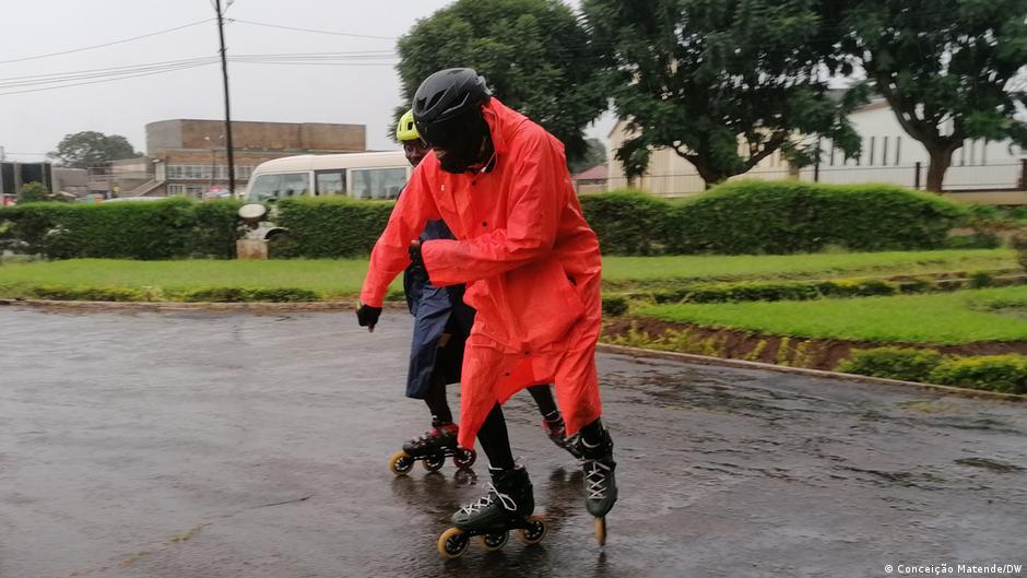De Lichinga até Ponta do Ouro em patins em nome da paz – DW – 06/04/2023