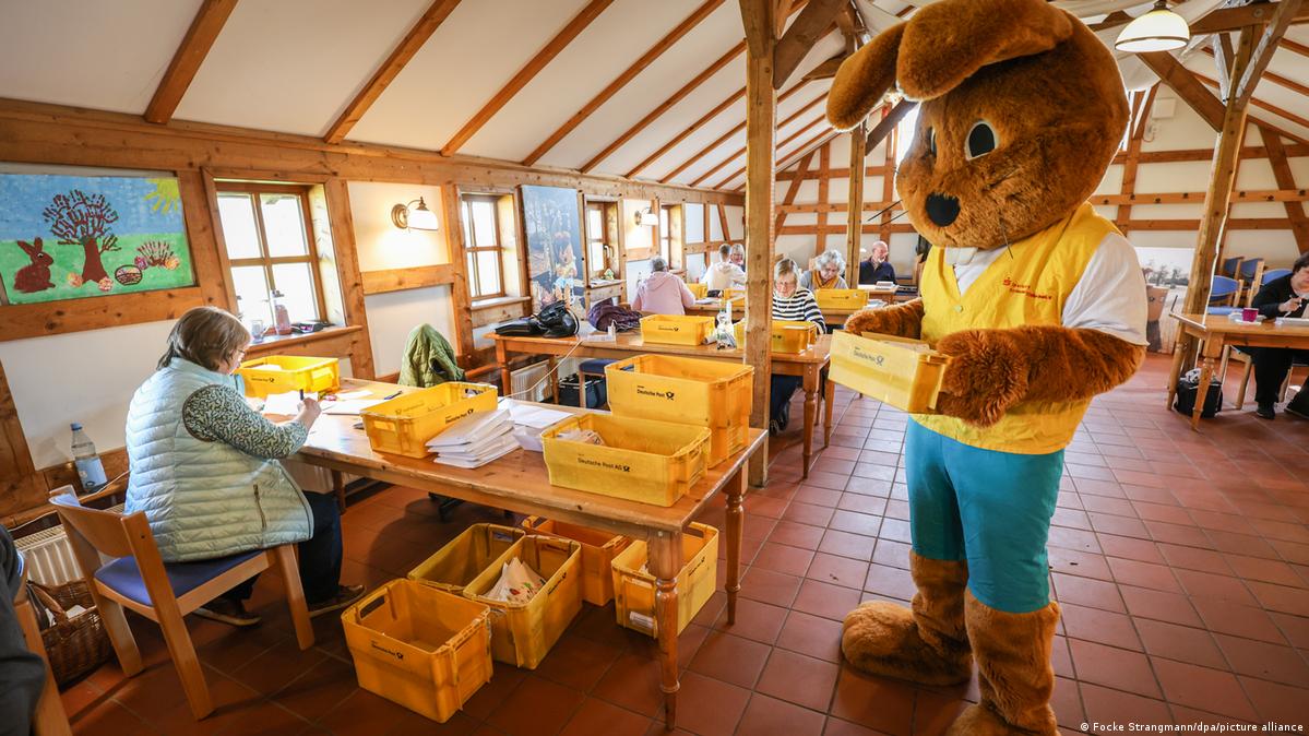 German Easter Bunny gets 70,000 letters from children – DW – 04/07/2023