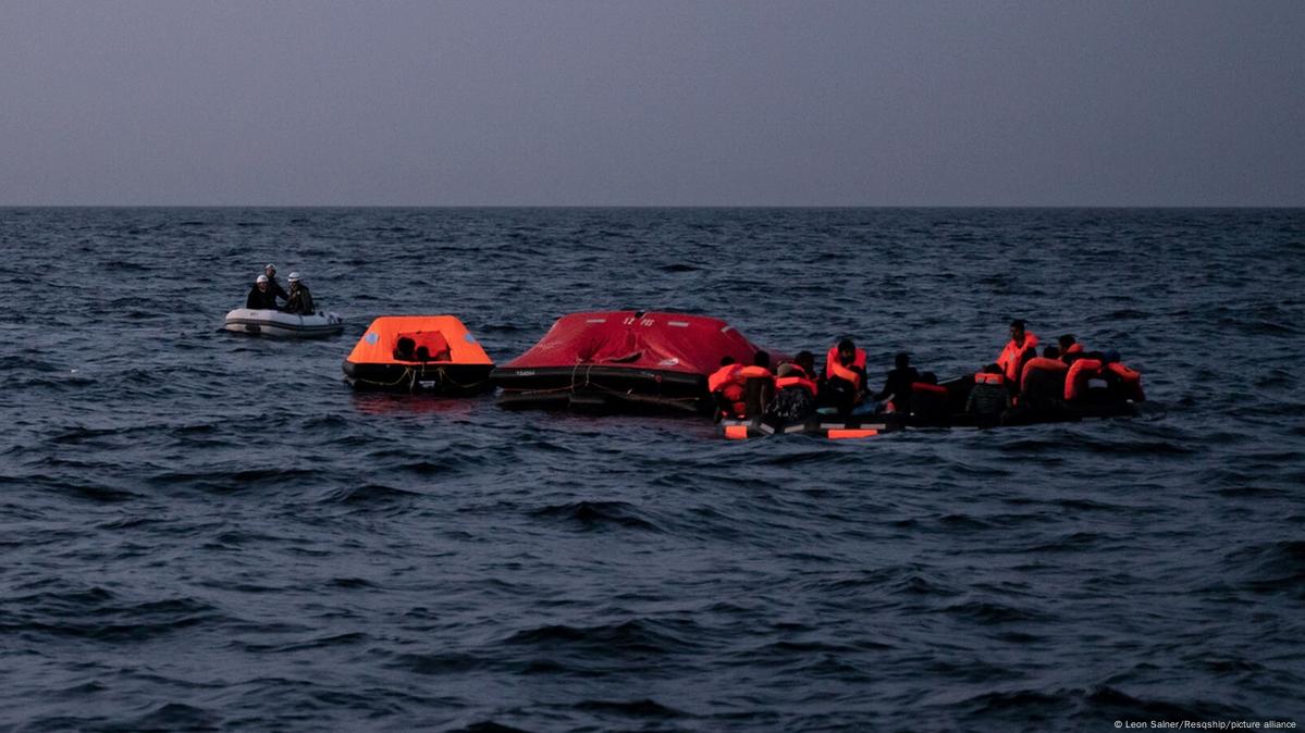 Migrant boats sink off Tunisia; more than 20 missing, 4 dead – DW – 04 ... Migrant boats sink off Tunisia; more than 20 missing, 4 dead – DW – 04 ...