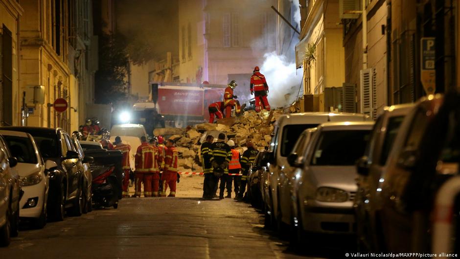 Fire hampers rescue effort after Marseille building collapse