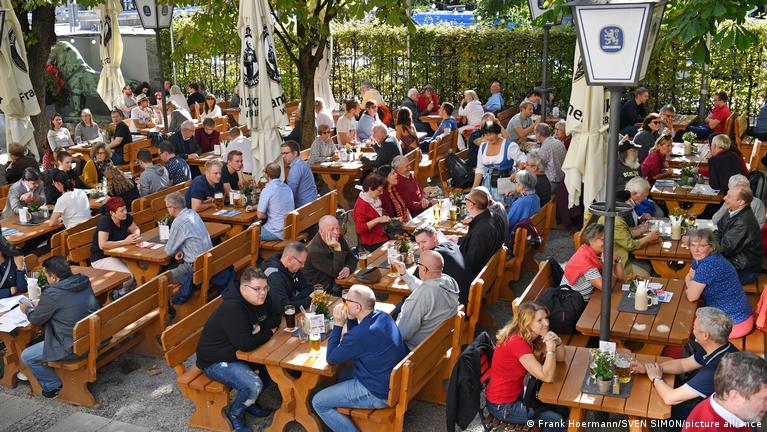 Germany's glorious beer gardens – DW – 04/11/2023