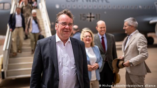 German ministers visit Niger, Mali as military focus changes – DW – 04 ...