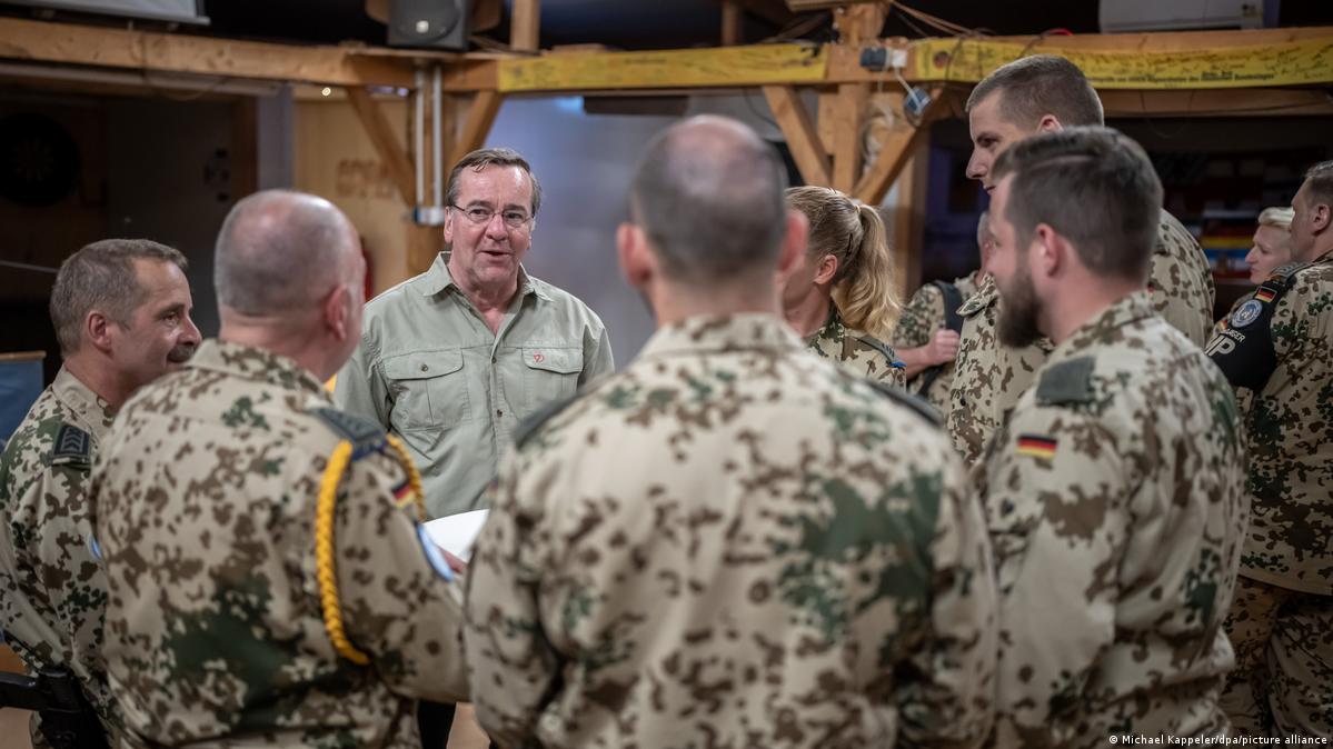 Obavezni vojni rok se vraća u Evropu – DW – 8. 6. 2023.