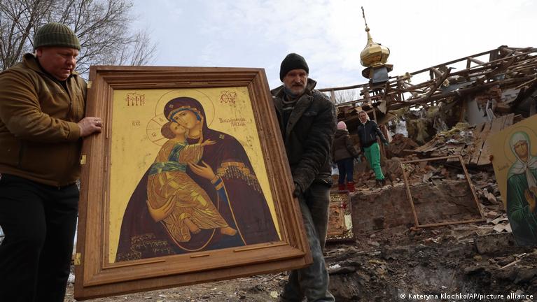 Orthodox Christians around the world celebrate Easter – DW – 04/16/2023