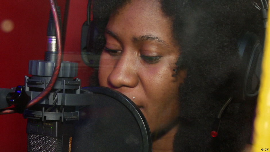 Evy Crazy's rapping dream – DW – 04/20/2023