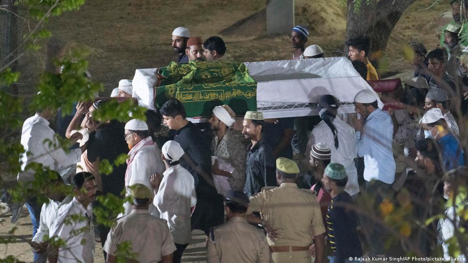 India: Judiciary decried after former MP murdered live on TV – DW – 04 ...