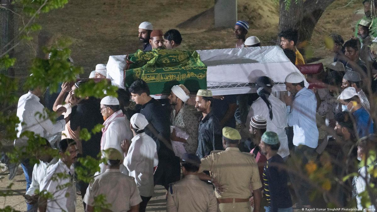 India: Judiciary decried after former MP murdered live on TV – DW – 04 ...