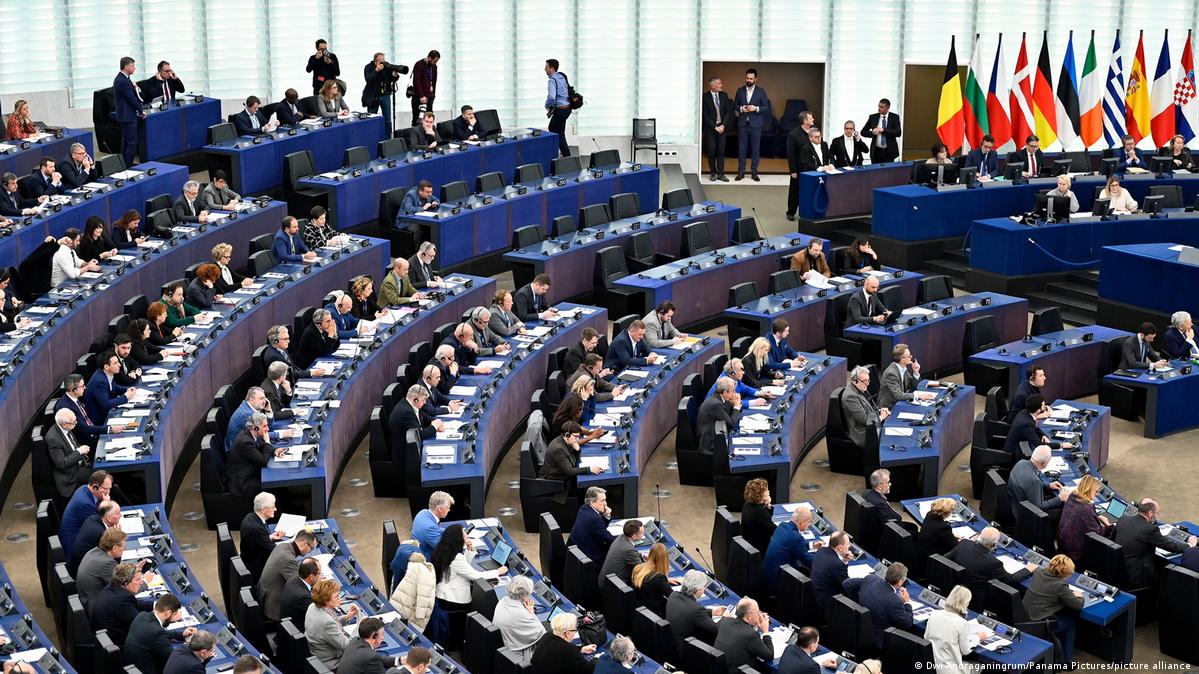 Европарламент призвал МУС выдать ордер на арест Лукашенко – DW – 14.09.2023