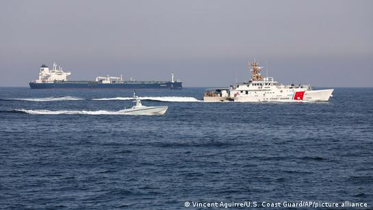 عبور نخستین شهپاد تجسسی آمریکا از تنگه هرمز – DW – ۱۴۰۲/۱/۳۰