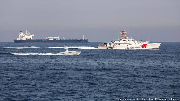 عبور نخستین شهپاد تجسسی آمریکا از تنگه هرمز – DW – ۱۴۰۲/۱/۳۰