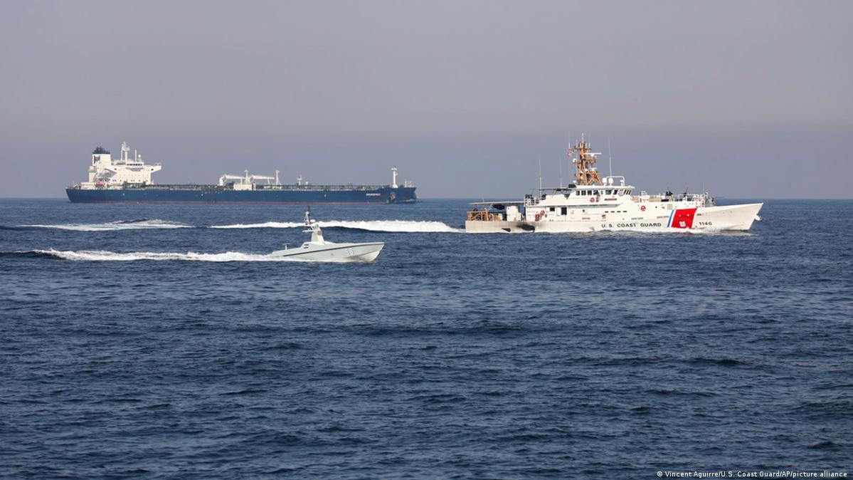 عبور نخستین شهپاد تجسسی آمریکا از تنگه هرمز – DW – ۱۴۰۲/۱/۳۰