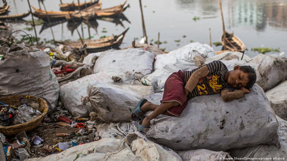 Living on a 'dead' river in Bangladesh