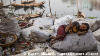 Living on a 'dead' river in Bangladesh