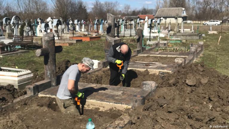 Ukrainian soldiers find remains of German WWII soldiers