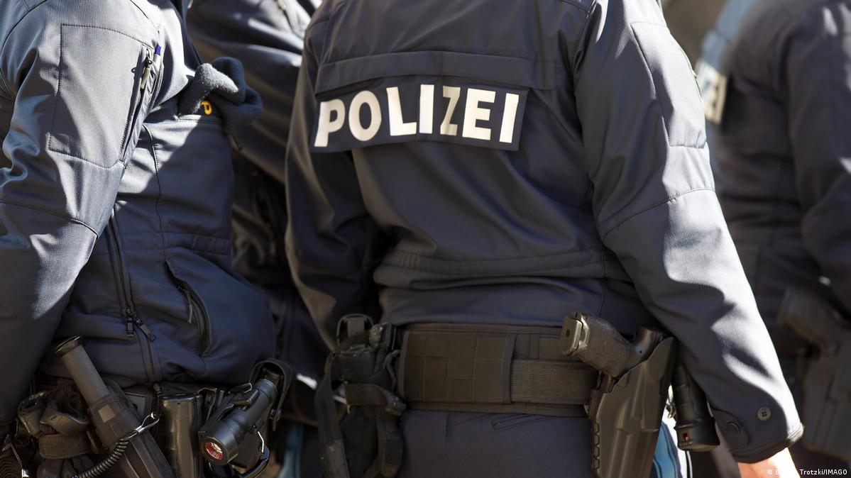 Germany probes over 400 police due to far-right views