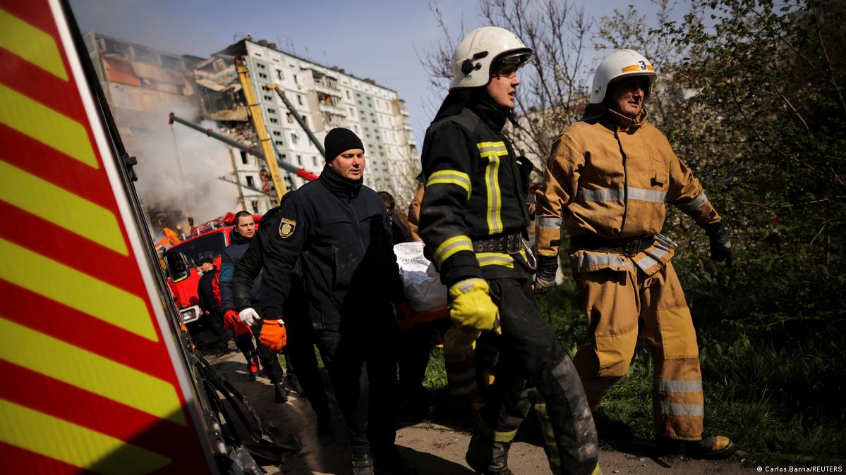 Ukraine updates: Russia fires over 20 missiles – DW – 04/28/2023