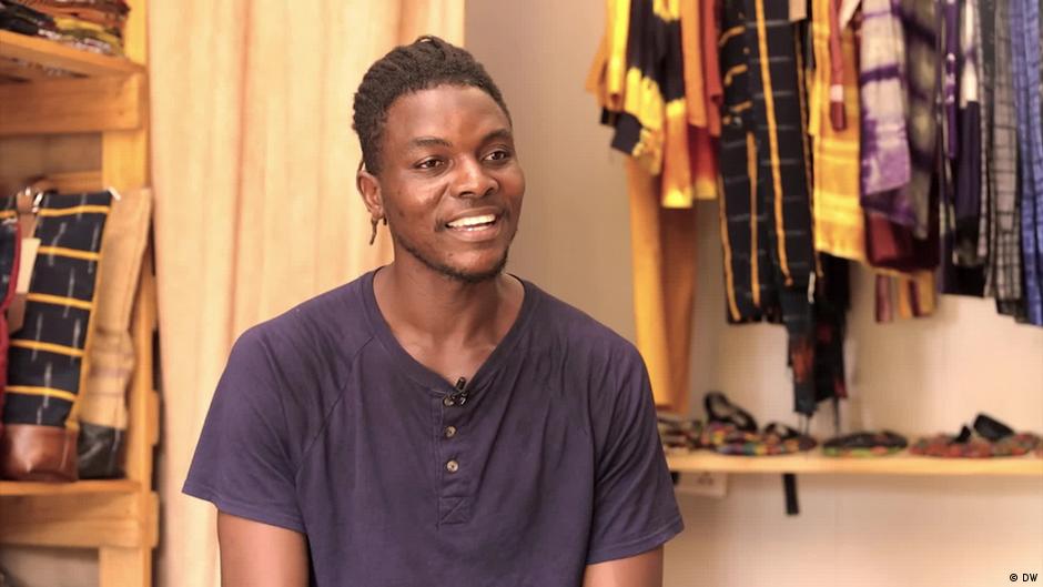 Larry Jay gives worn clothes a second life – DW – 05/08/2023