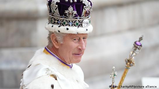 Carlos III coroado monarca do Reino Unido – DW – 06/05/2023