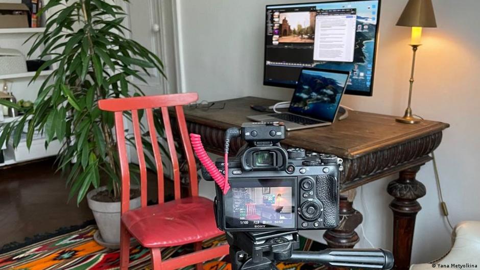 How Ukrainian video bloggers create spaces to discuss war