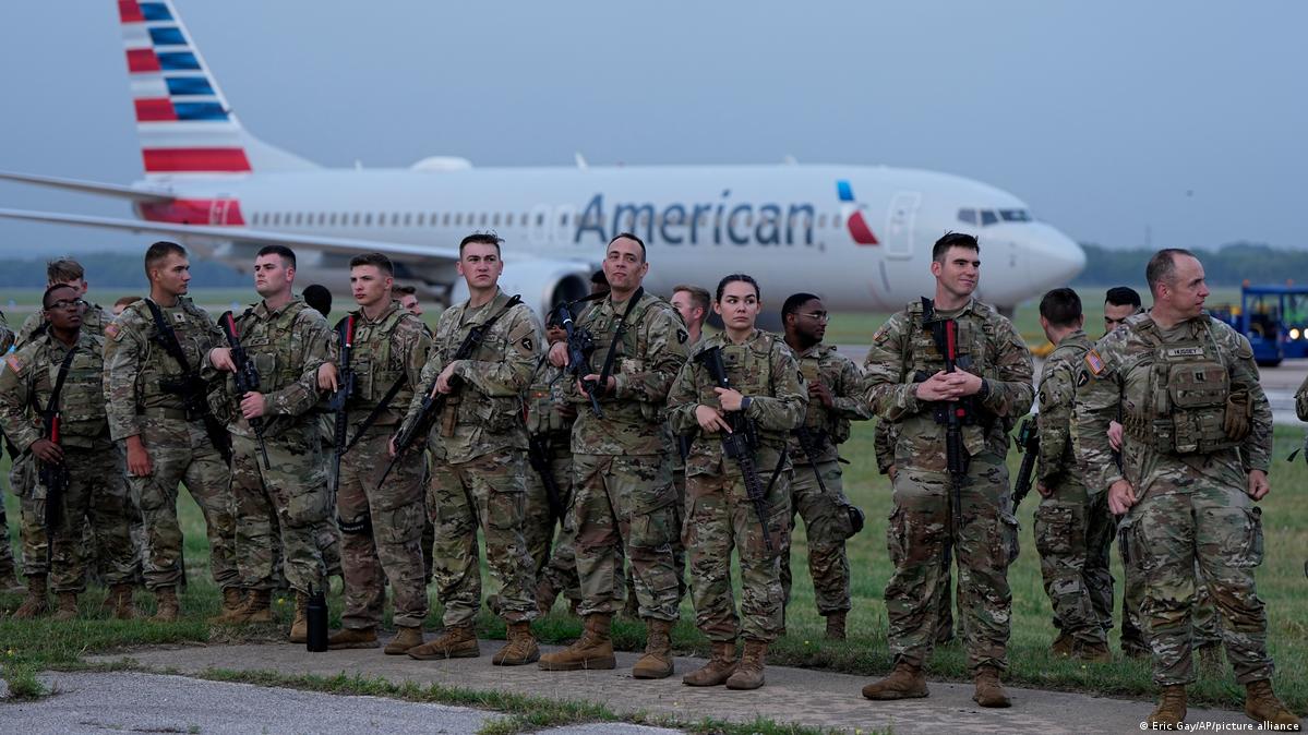 Texas deploys special border forces to 'repel' migrants – DW – 05/08/2023