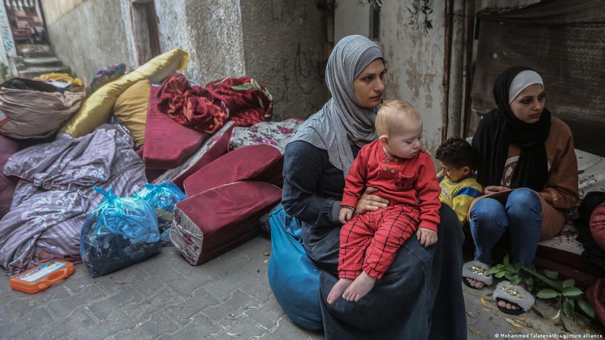 Les femmes particulièrement affectées par la guerre à Gaza – DW – 05/01 ...