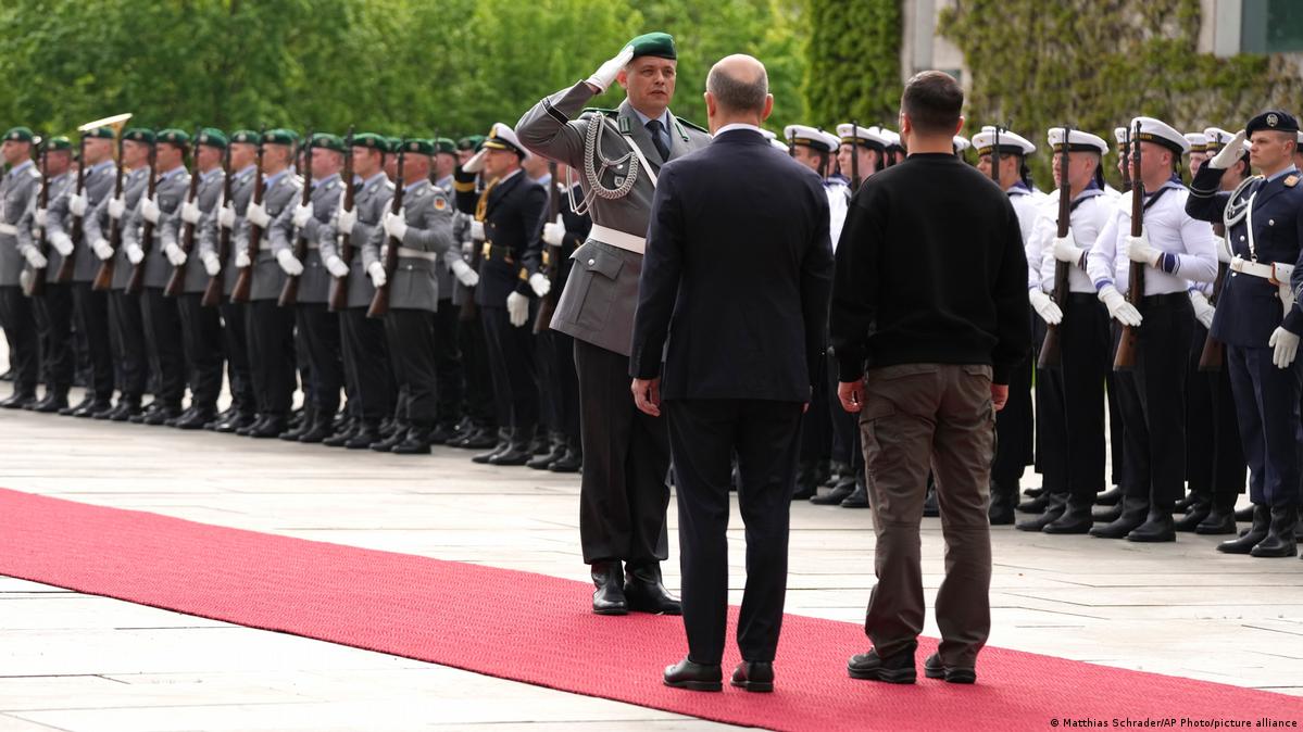 Ukraine's NATO membership bid needs German support – DW – 07/10/2023