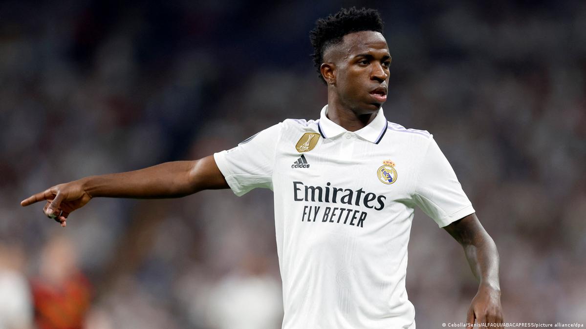 Vini Jr. vai liderar grupo antirracismo da Fifa – DW – 16/06/2023