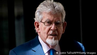 Rolf Harris: Convicted pedophile and family entertainer dies – DW – 05 ...