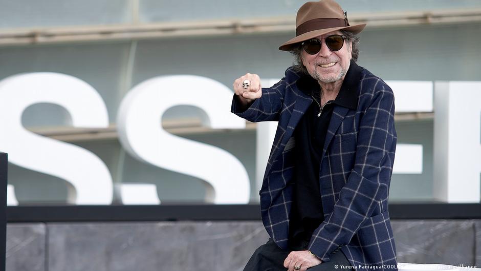 Sabina vuelve a cantar en el escenario donde tuvo accidente – DW – 24 ...