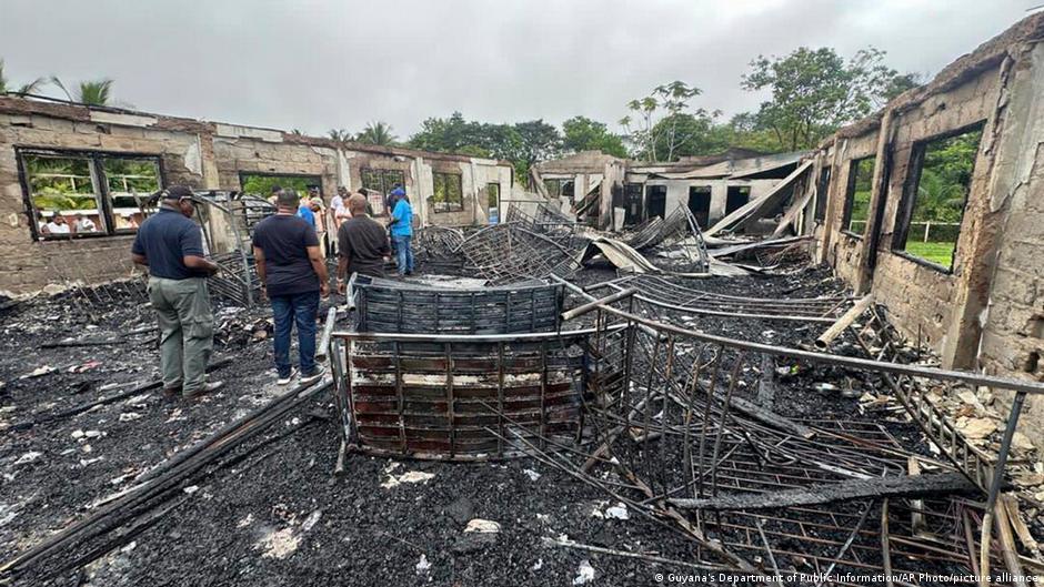 Guyana: Pupil lit deadly school fire over confiscated phone – DW – 05 ...