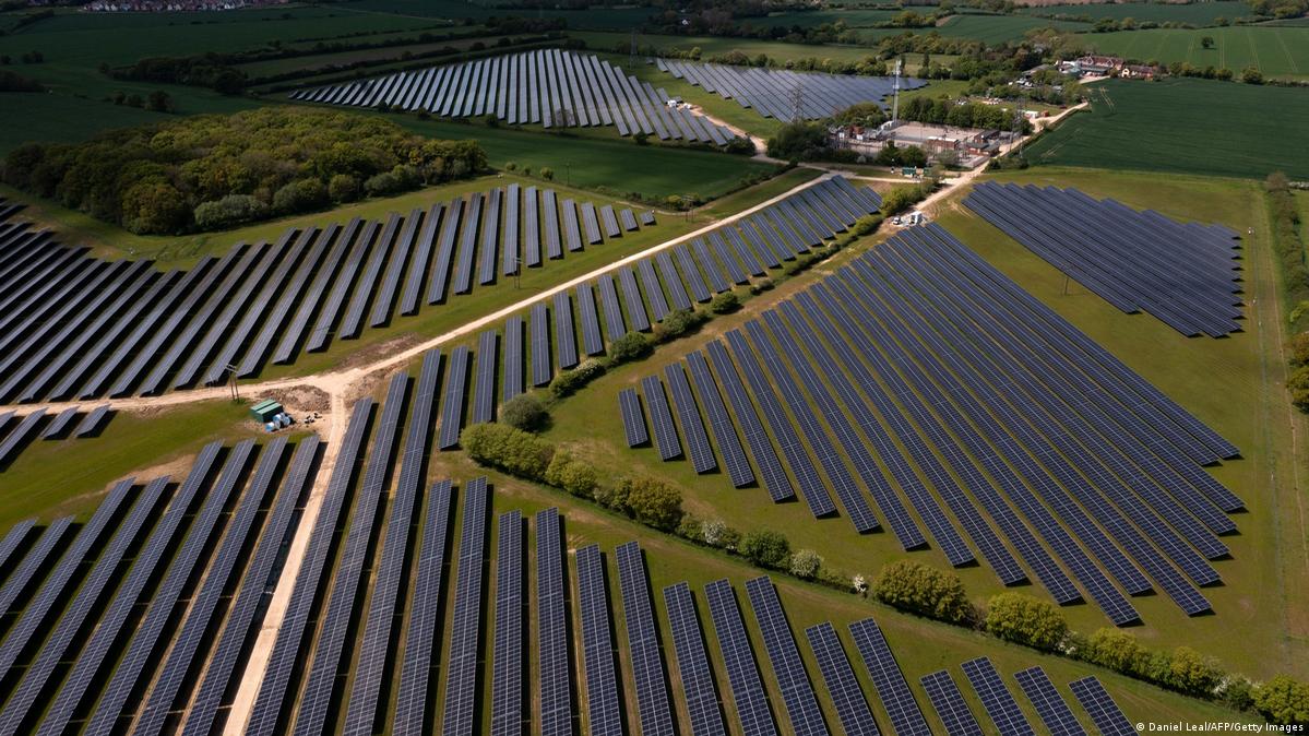 Solar power investment overtakes oil for first time – DW – 05/25/2023