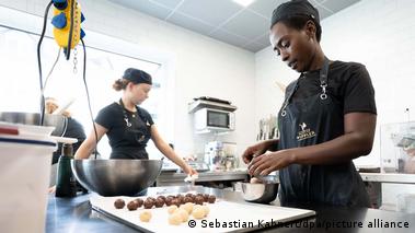 Germany to ease immigration law to attract skilled workers