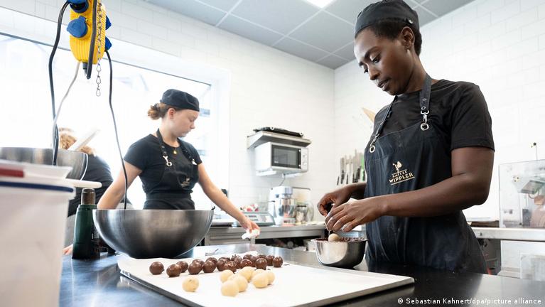 Germany to ease immigration law to attract skilled workers