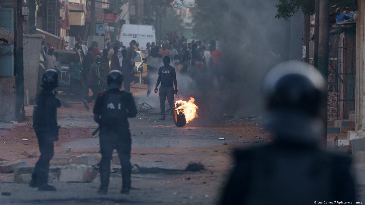 Senegal protests: More clashes erupt as death toll rises – DW – 06/04/2023