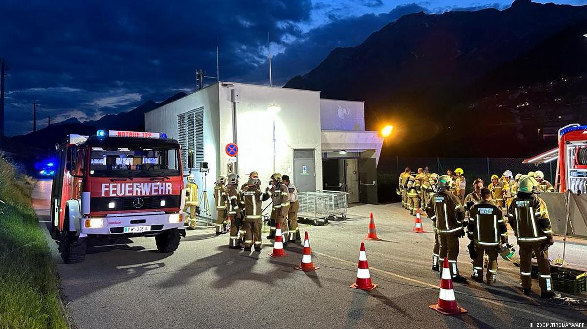 Austria: Train emptied in Tyrol tunnel as fire breaks out – DW – 06/08/2023
