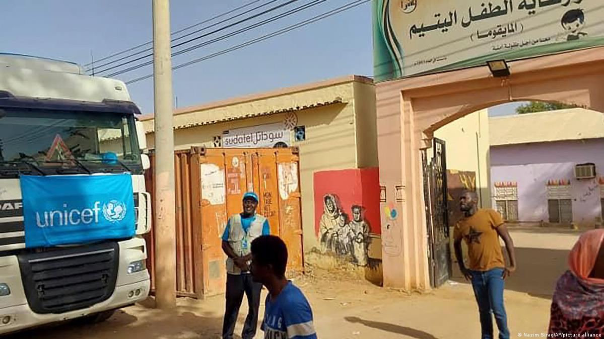 Sudan: Nearly 300 children rescued from orphanage – DW – 06/08/2023