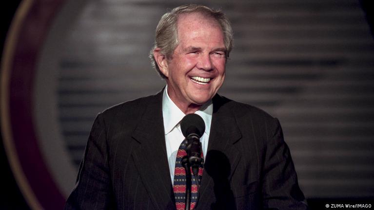 Pat Robertson, prominent US Christian evangelist, dies at 93 – DW – 06 ...