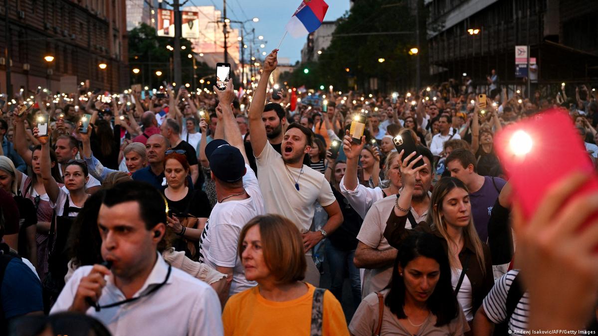 Serbia: Mass protests demand resignations and social change