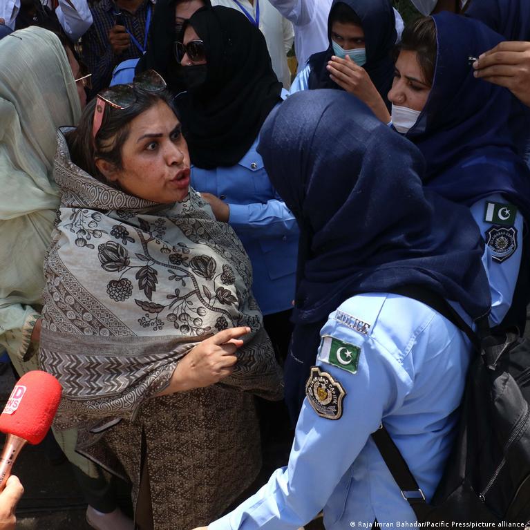 Pakistani Women Police