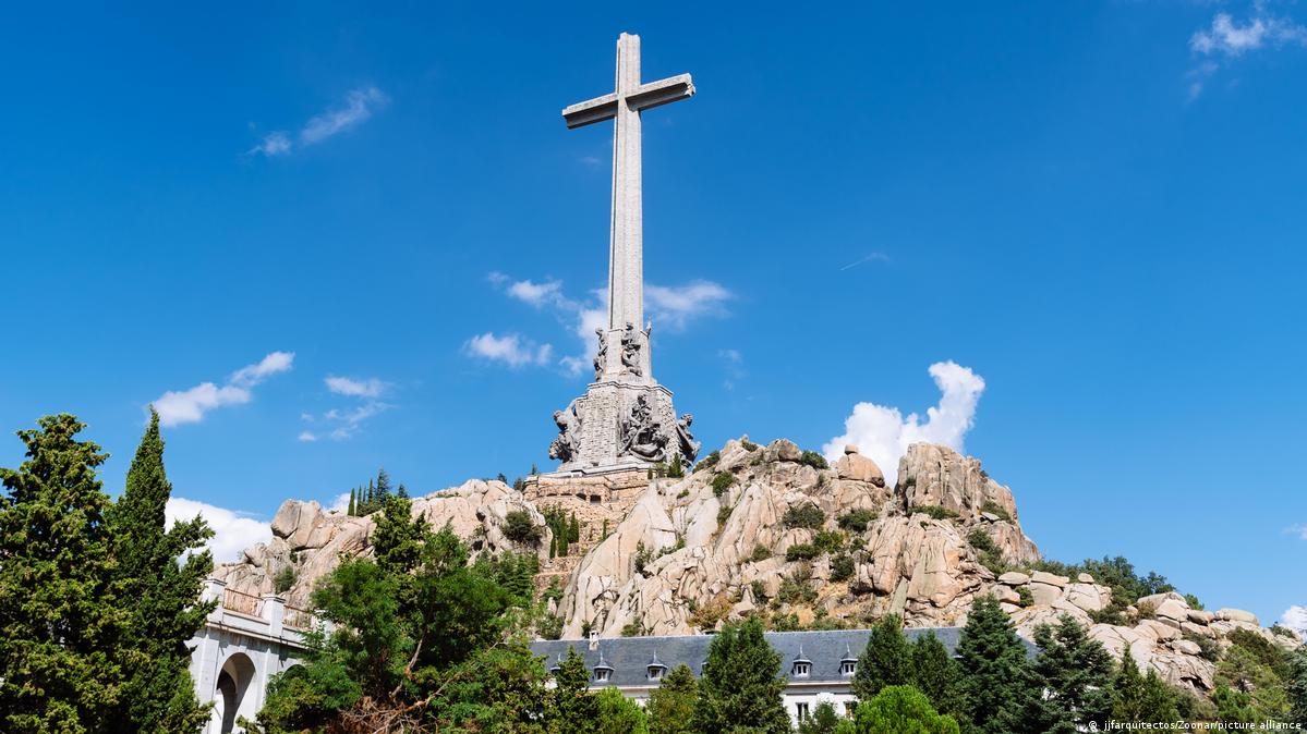 Spain begins exhumation of Franco Civil War victims – DW – 06/12/2023