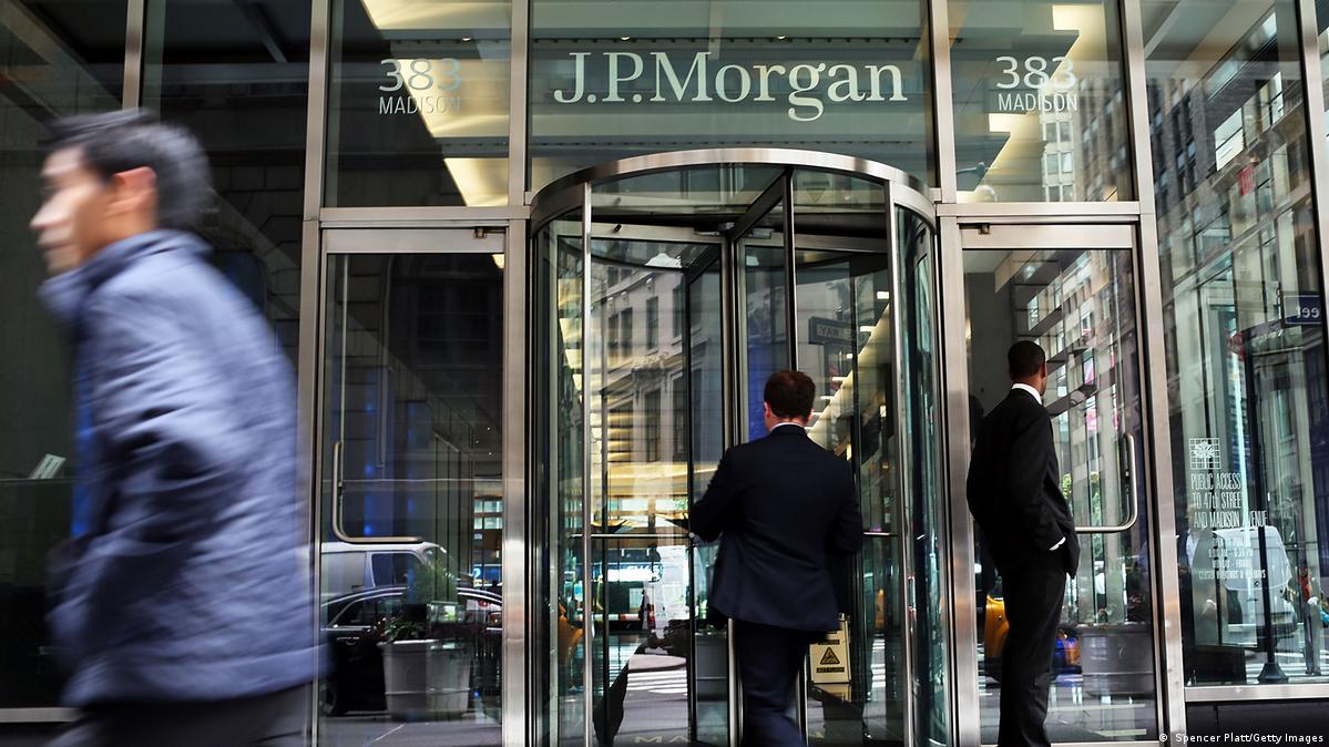 WSJ: JPMorgan заблокировал 2 млрд долларов из России – DW – 02.02.2025