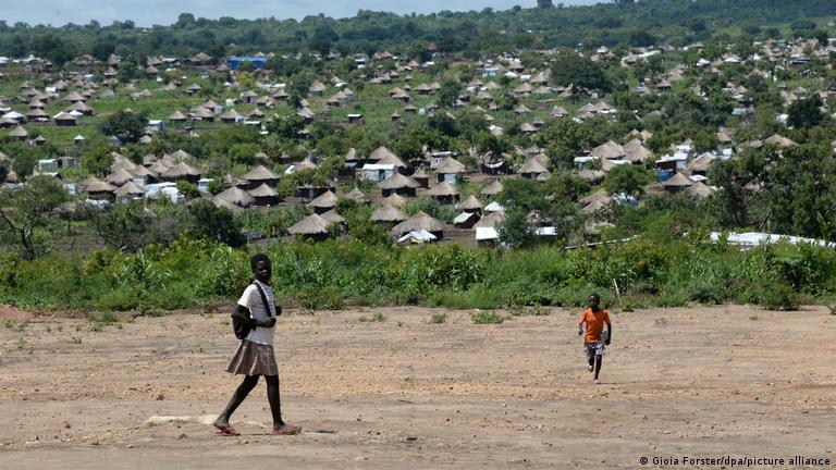 DW Akademie, UNHCR launch radio project
